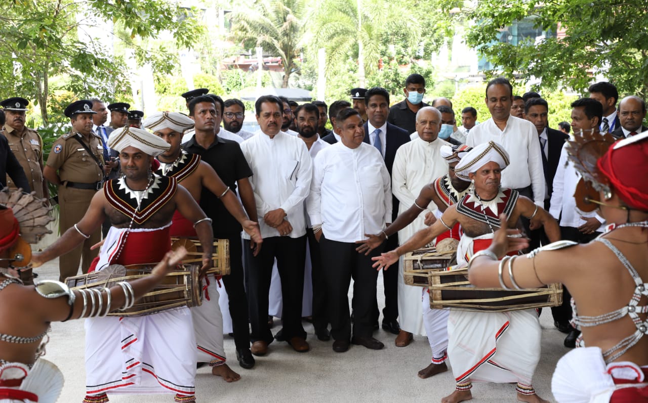 (English) A Day of Splendor at the Grand Silver Ray Hotel, Ratnapura ...